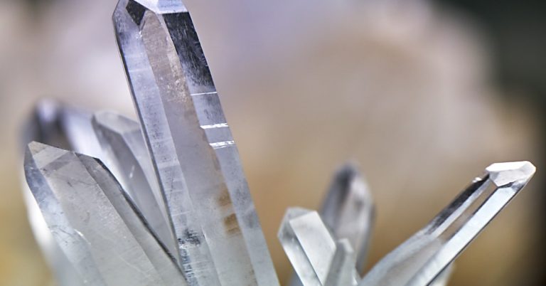 Pha Lê Là Gì? Đặc Điểm Và Cách Nhận Biết Chuẩn Xác